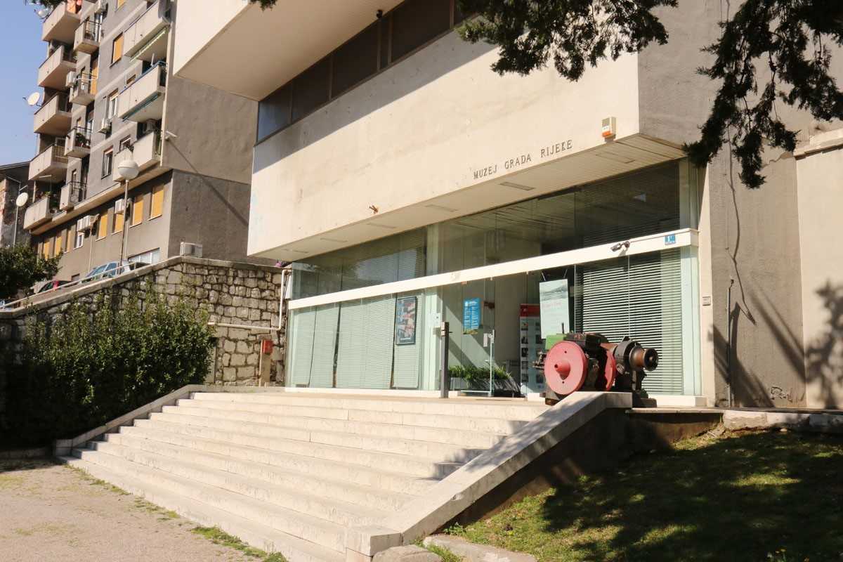 Izložba, katalog i niz događanja u povodu 30 godina Muzeja grada Rijeke ...