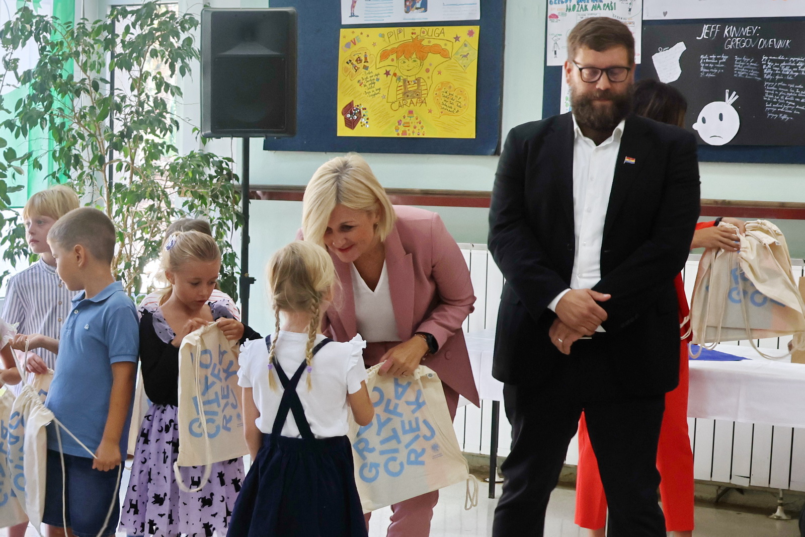 Gradonačelnica Rinčić posjetila prvašiće Osnovne škole Vladimir Gortan ...